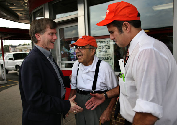 McDonnell greets voters, rolls waffle cones at Doumar's